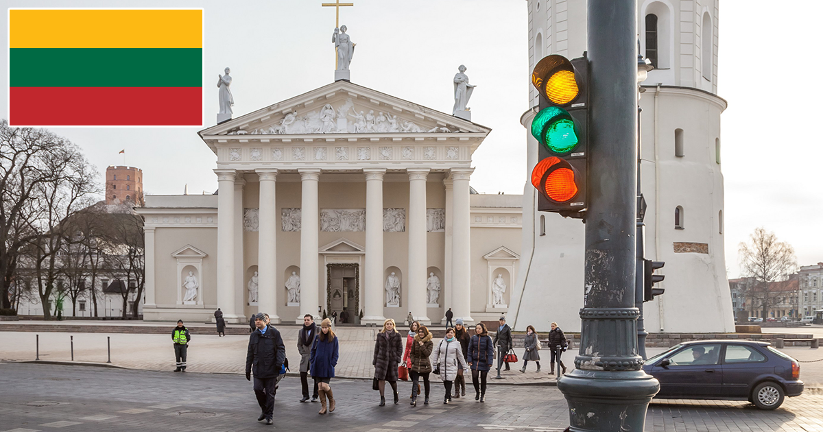Vilnius Traffic Lights Adopt The Colors Of The Lithuanian Flag To ...