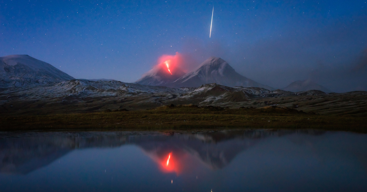 I Accidentally Photographed A Meteor While Capturing An Erupting ...