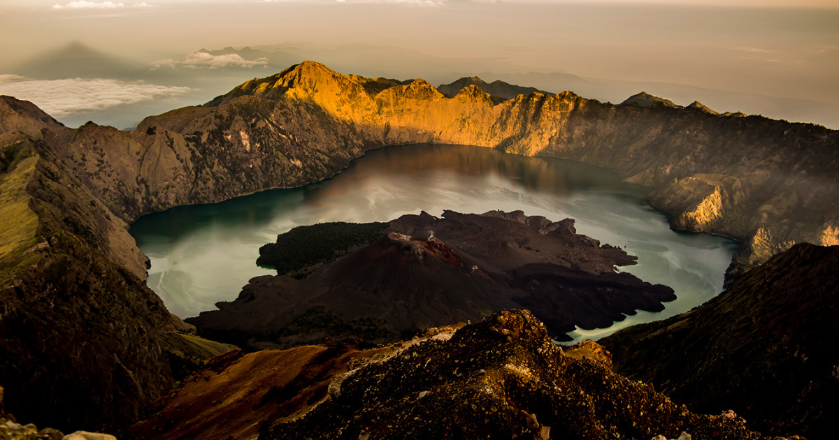 I Captured The Most Beautiful Views During Volcano Rinjani Trekking ...