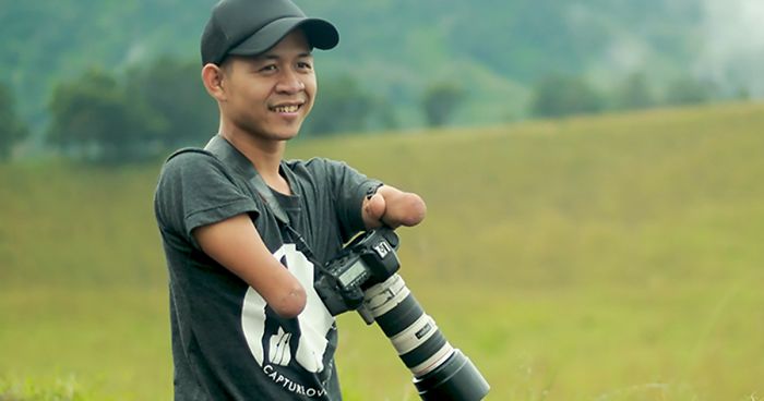 Man Born Without Hands And Legs Becomes Pro Photographer, But His ...