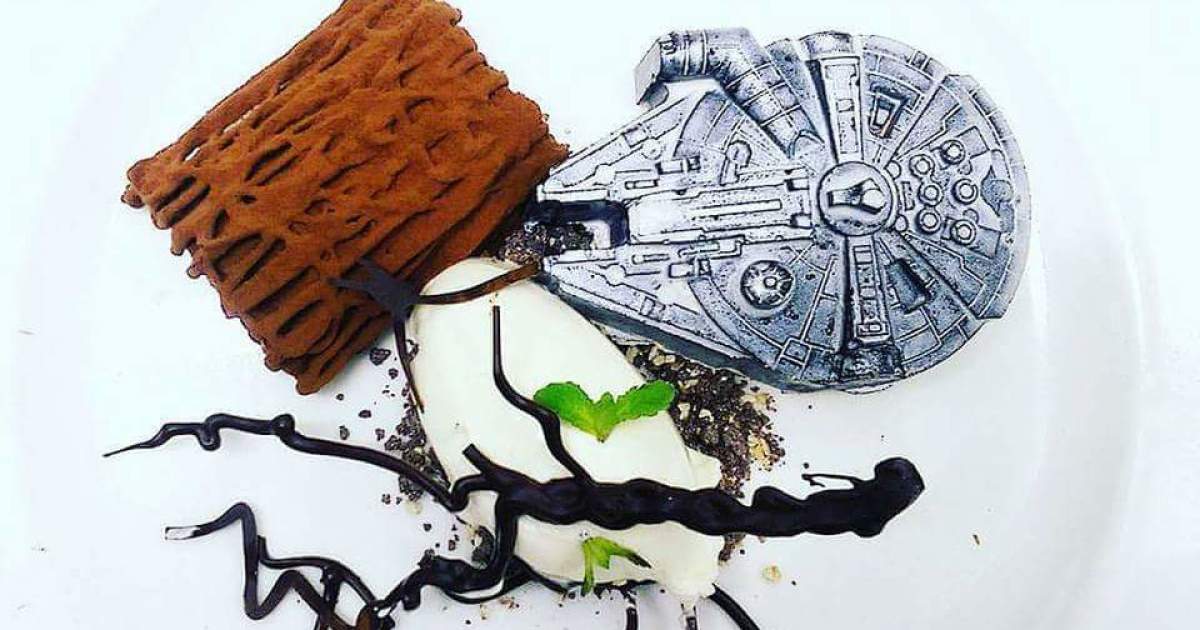 Some Star Wars Themed Desserts, Everything On The Plate Is Edible ...