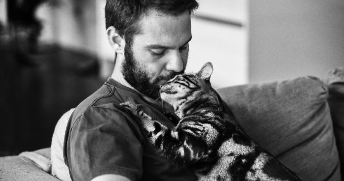 I Photographed A Very Special Crazy Cat Gentleman And His Beloved Pets ...