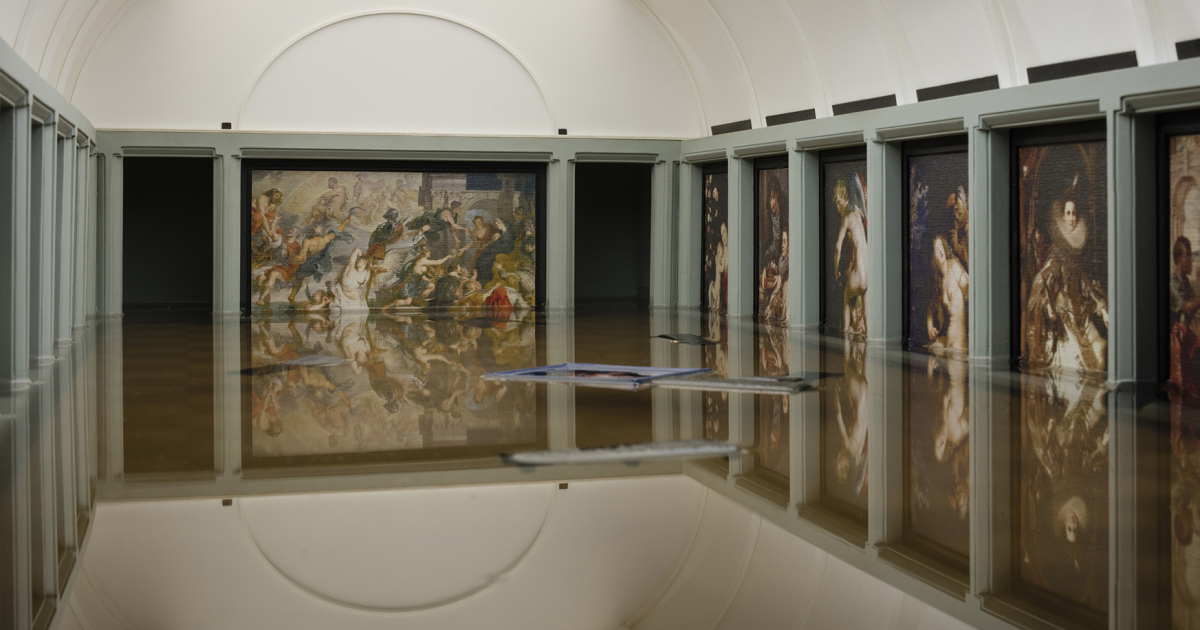 Breaking News: Flooding Of The Louvre | Bored Panda