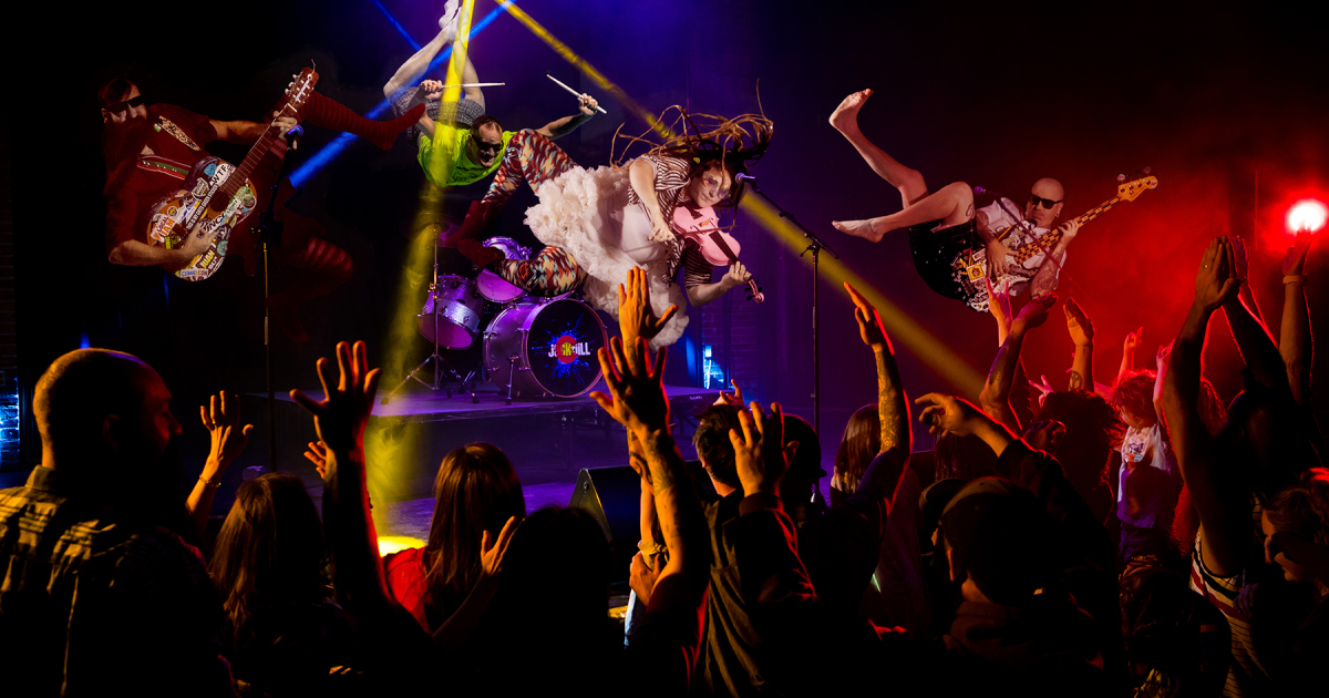 Photographer Creates Epic Band Shot By Taking The Group Underwater ...