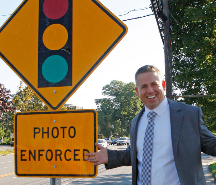 This Man Figured Out The Red Light Camera Scam And Decide To Break Them ...