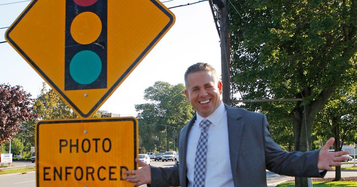 This Man Figured Out The Red Light Camera Scam And Decide To Break Them ...