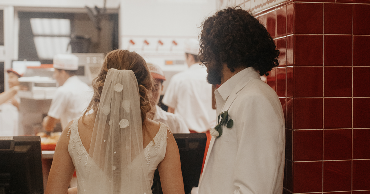 21 Wedding Photos That I Took At In-N-Out Burger Chain Restaurant ...