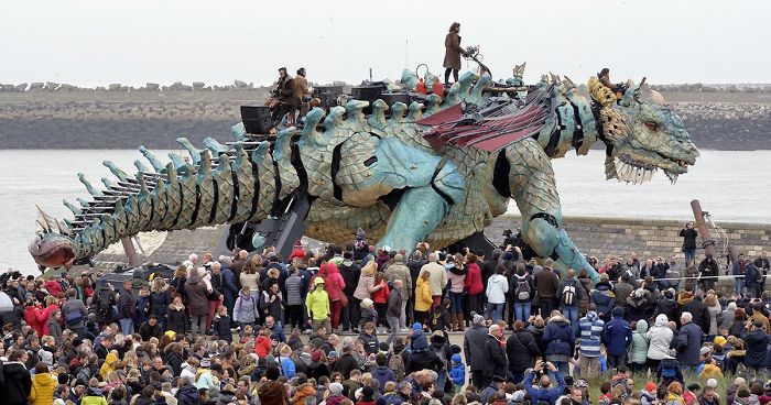 This Mechanical Dragon Is Controlled By 17 People & Breathes Fire In ...