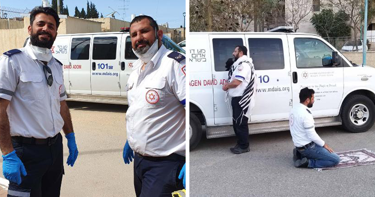 A Powerful Photo Of Muslim And Jewish Paramedics Praying Together Goes ...