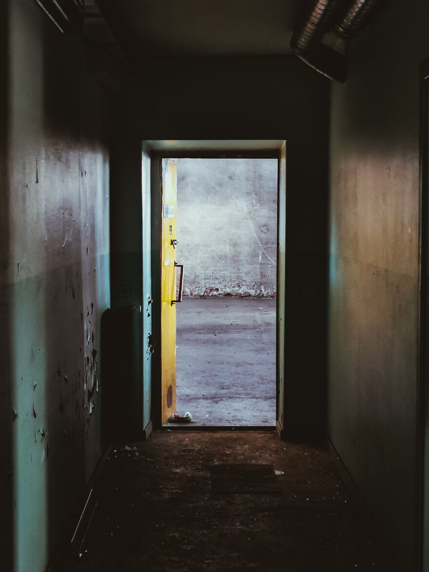 Here Are 34 Eerily Beautiful Liminal Spaces I Captured 34 Pics Here Are 34 Eerily Beautiful Liminal Spaces I Captured 34 Pics